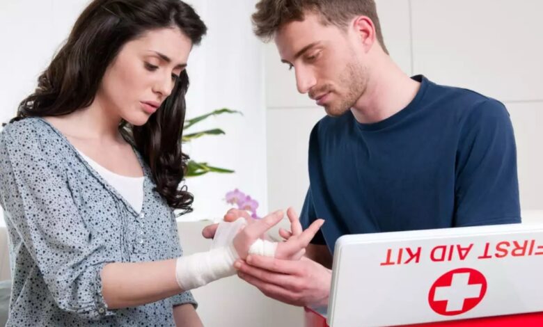 Knowing When to Call 911: A First Aid Decision-Making Guide - Nurse ...